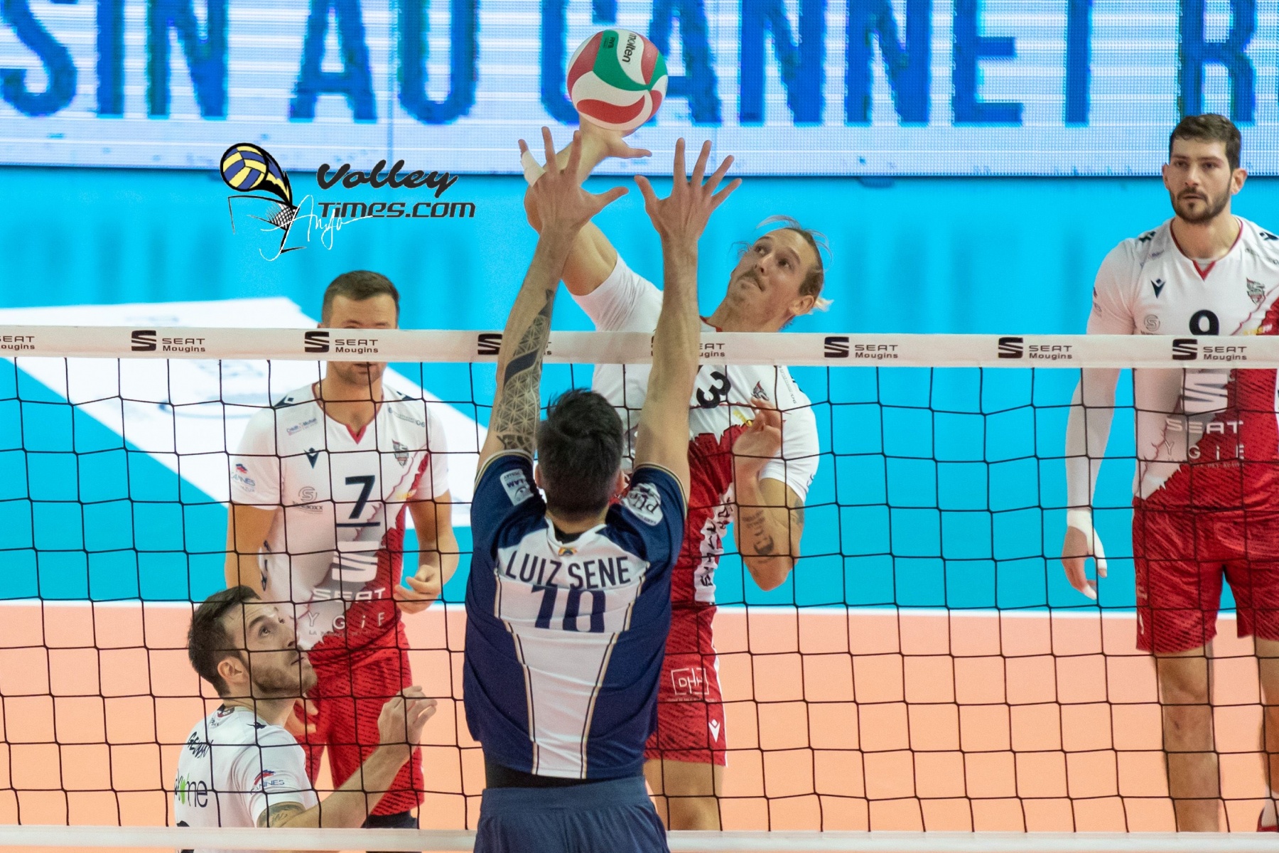 Japan: Ex-star of Japanese volleyball Tatsuya Fukuzawa returns to ...